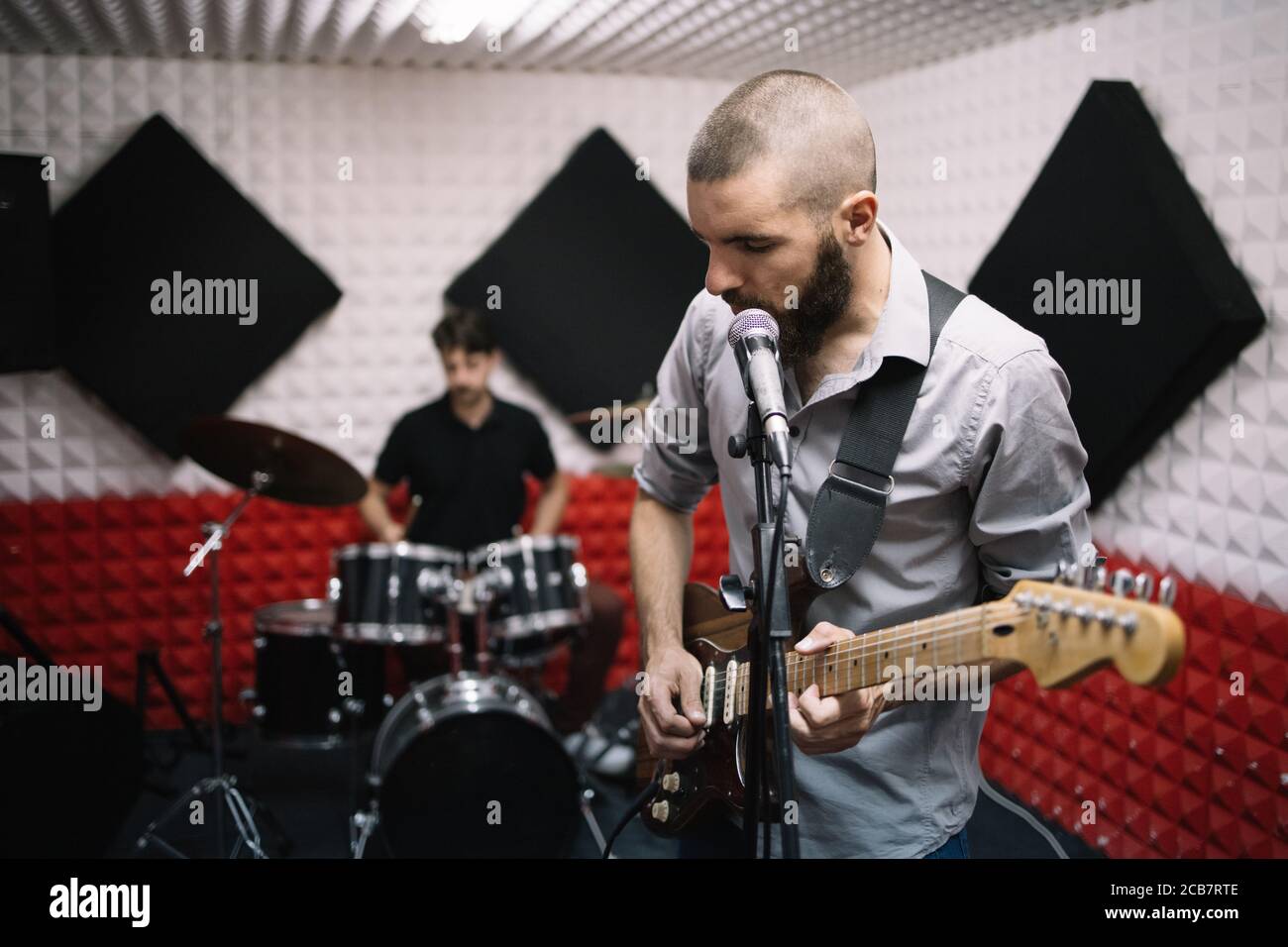 Drum set singer hi-res stock photography and images - Alamy