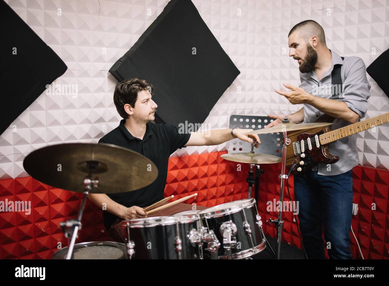 Talking drum player hi-res stock photography and images - Alamy