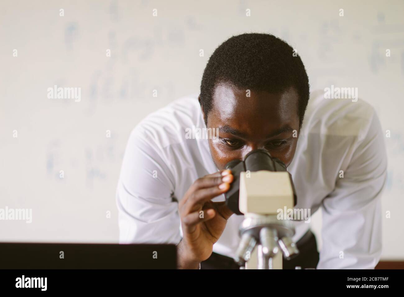 African american scientists hi-res stock photography and images - Alamy