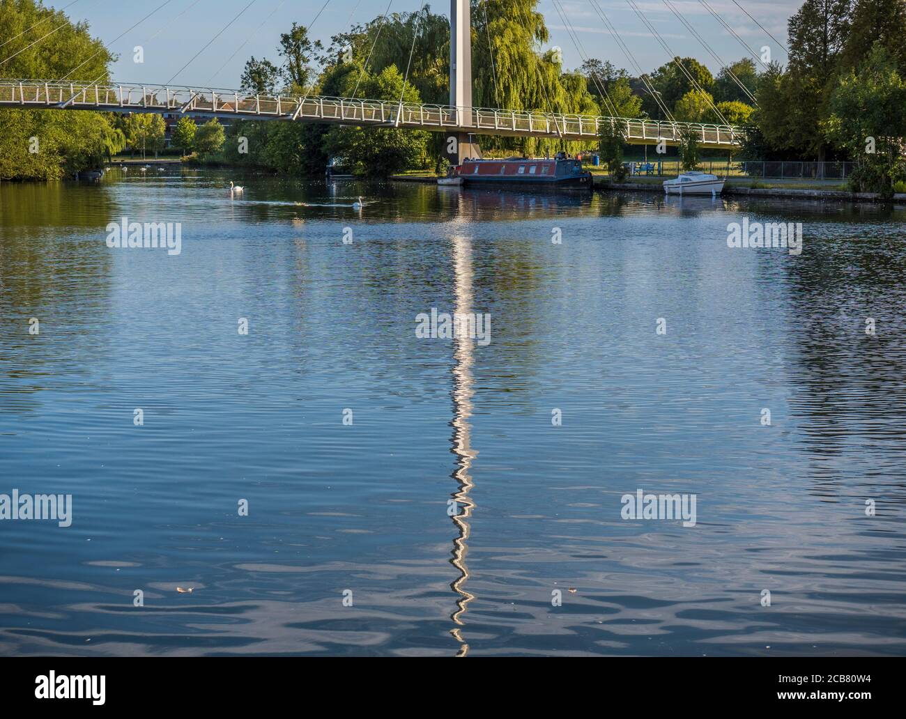 Reading pedestrian and cycle bridge hi-res stock photography and images ...