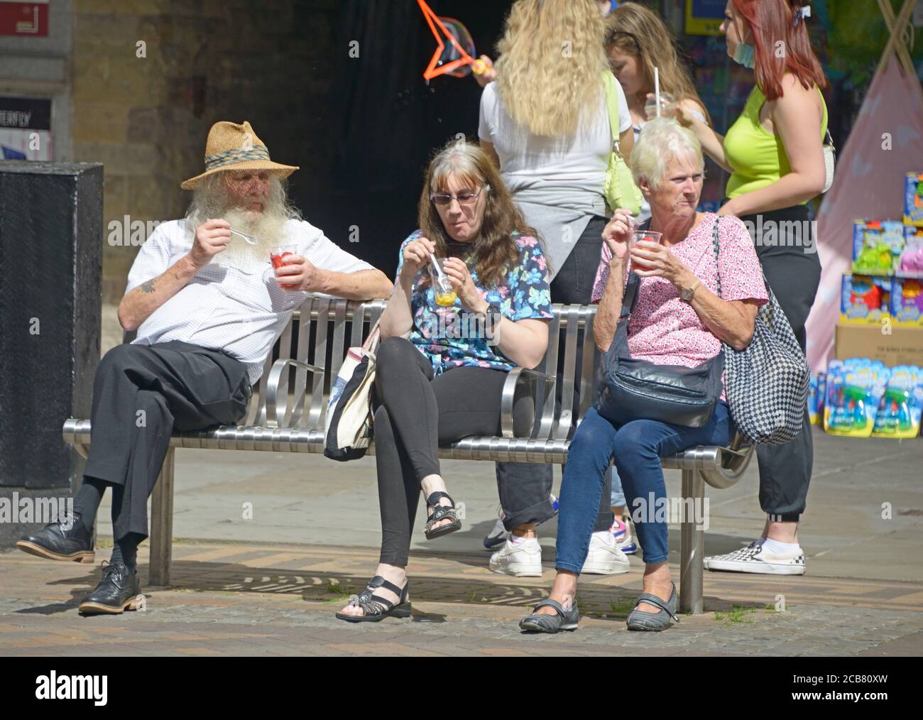 Elderly people eating snacks on a bench in the City Stock Photo - Alamy