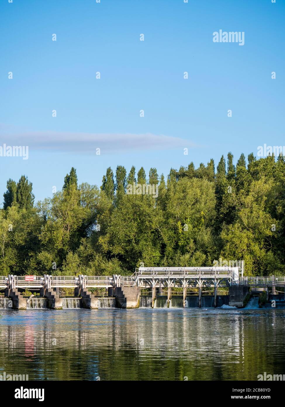 Reading uk caversham lock hi-res stock photography and images - Alamy