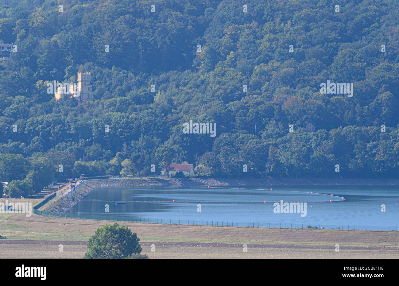 Radebeul, Germany. 05th Aug, 2020. View to the reservoir Cossebaude ...
