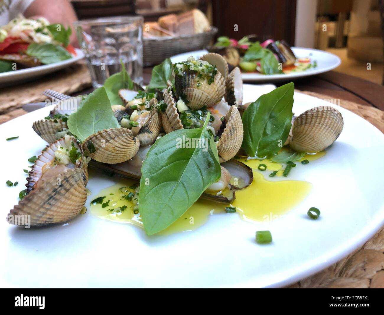 Gathering of clams hi-res stock photography and images - Alamy