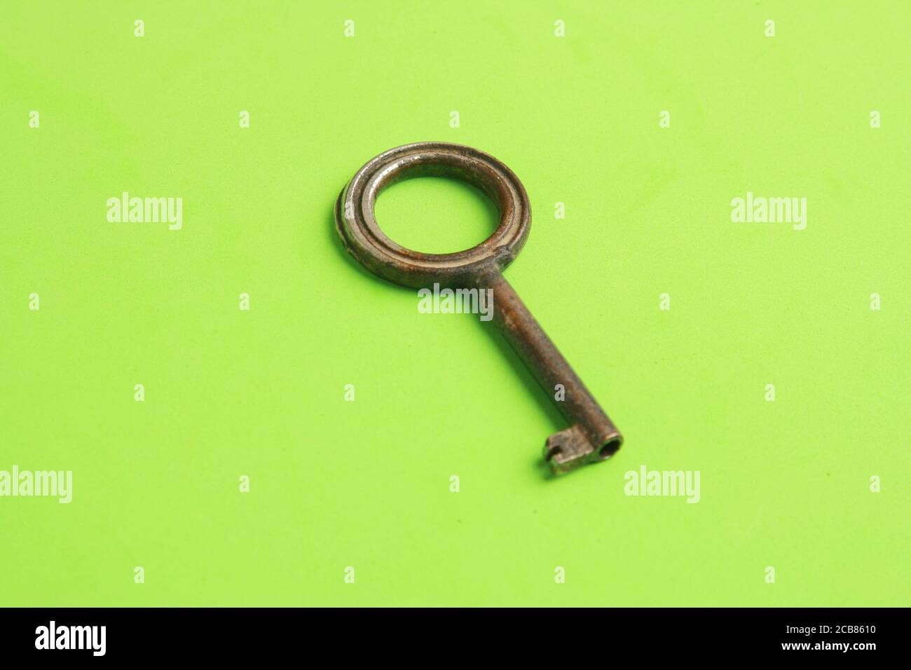 Vintage silver key green hi-res stock photography and images - Alamy