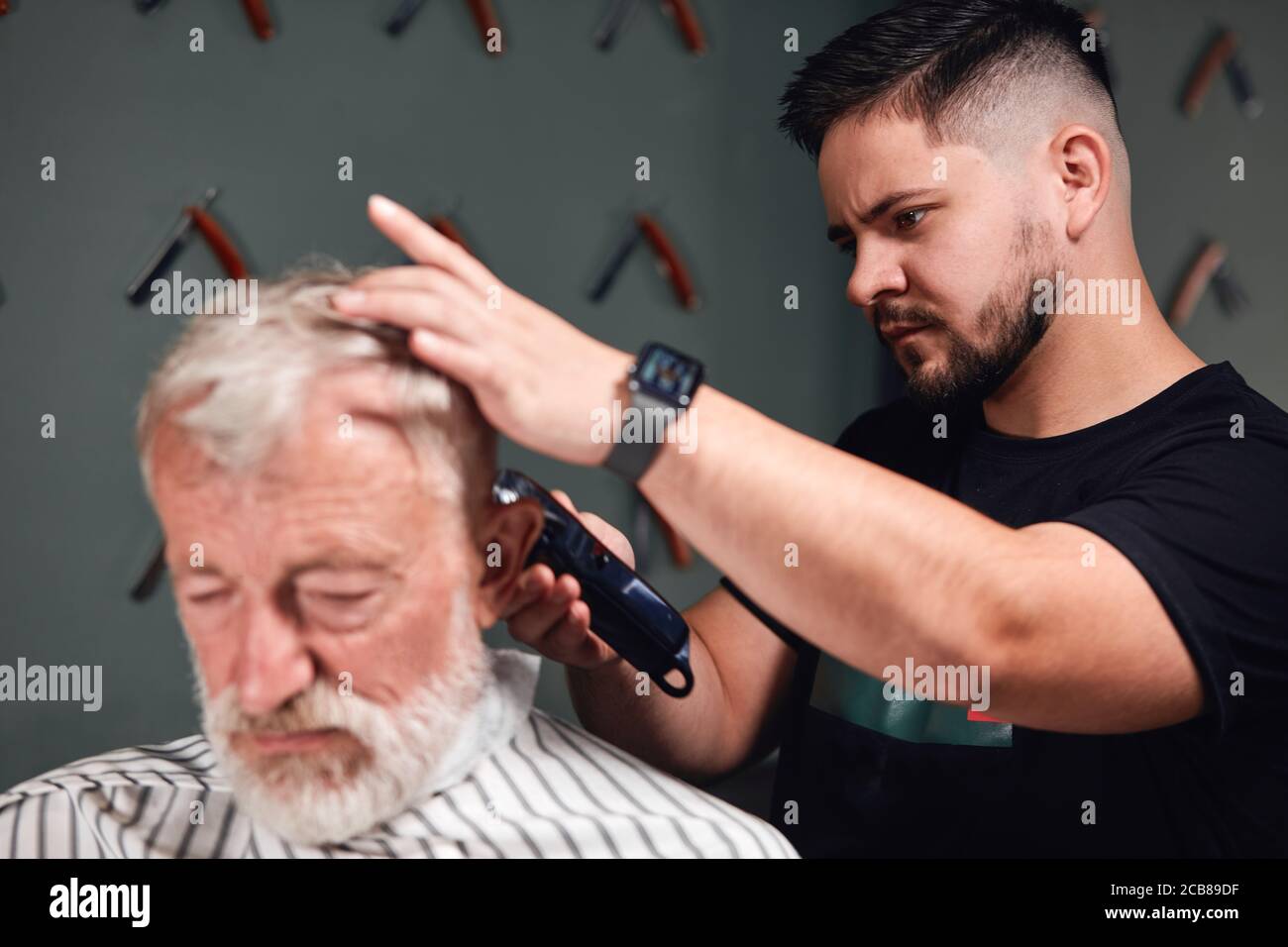Grandfather cutting haircut hi-res stock photography and images - Alamy