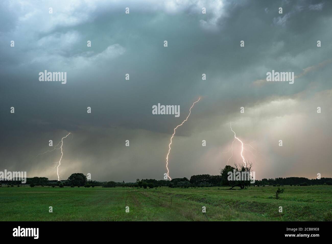 Lightning bolt daytime hi-res stock photography and images - Alamy