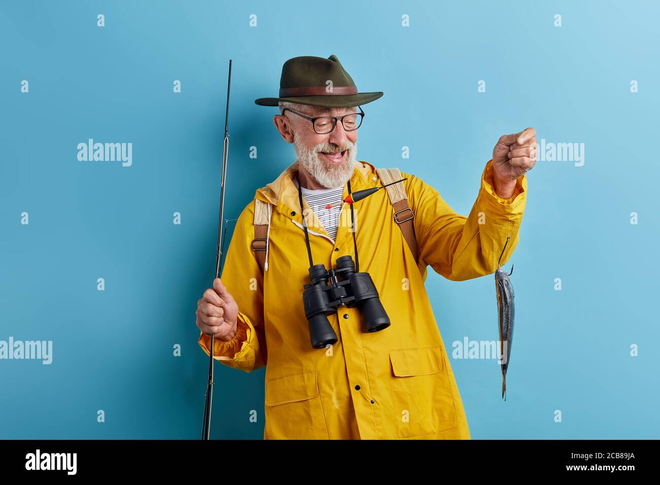 Old man holding big fish hi-res stock photography and images - Alamy