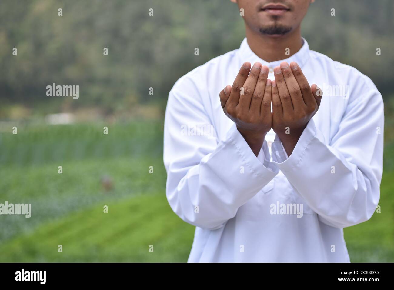 Hand of religious muslim praying Stock Photo - Alamy