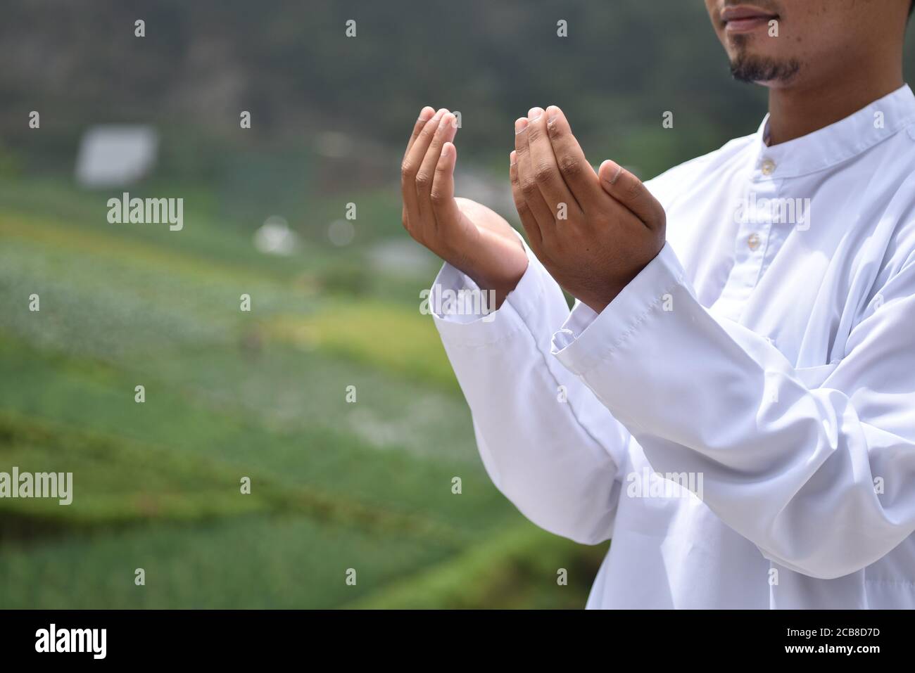 Hand of religious muslim praying Stock Photo - Alamy