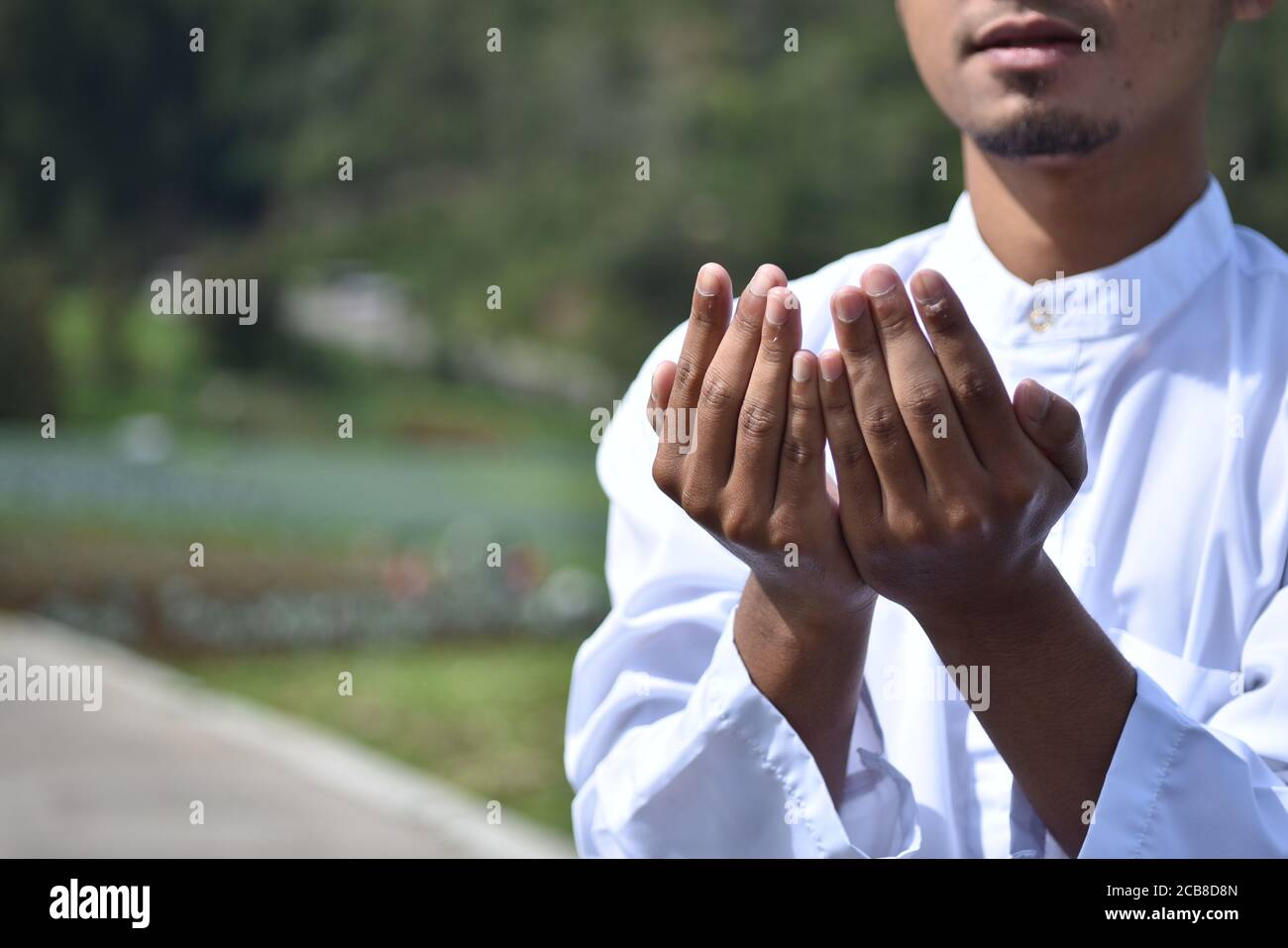 Hand of religious muslim praying Stock Photo - Alamy