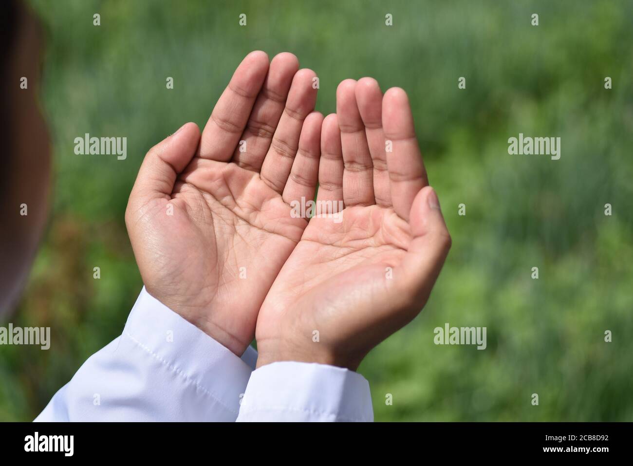 Hand of religious muslim praying Stock Photo - Alamy