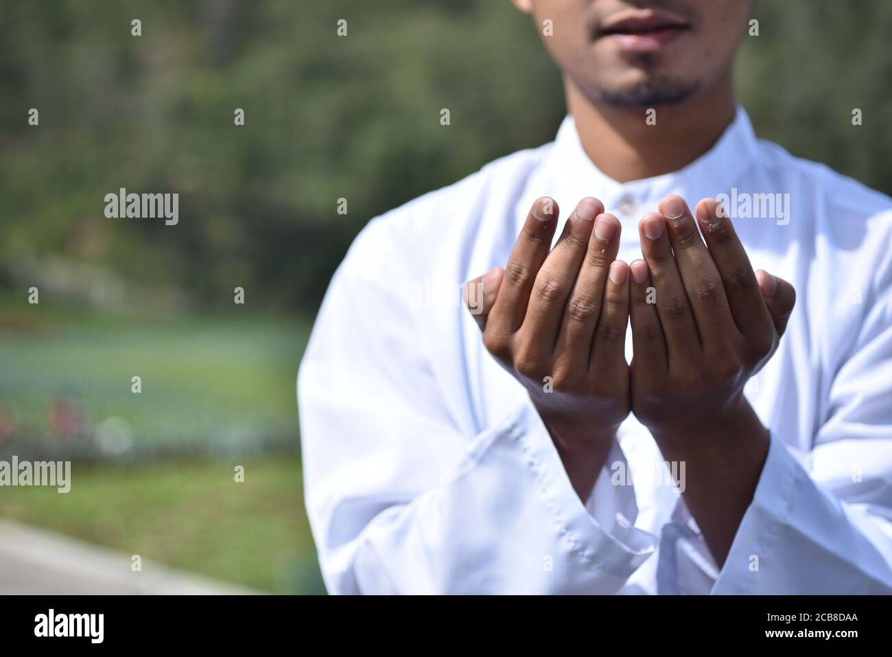 Hand of religious muslim praying Stock Photo - Alamy