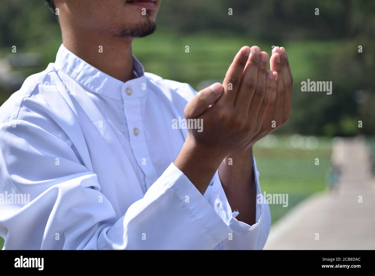 Hand of religious muslim praying Stock Photo - Alamy