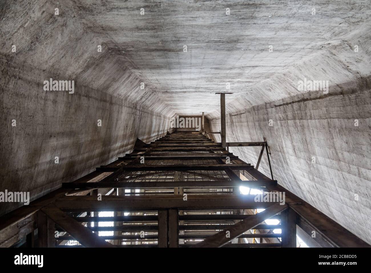 Data silos hi-res stock photography and images - Alamy