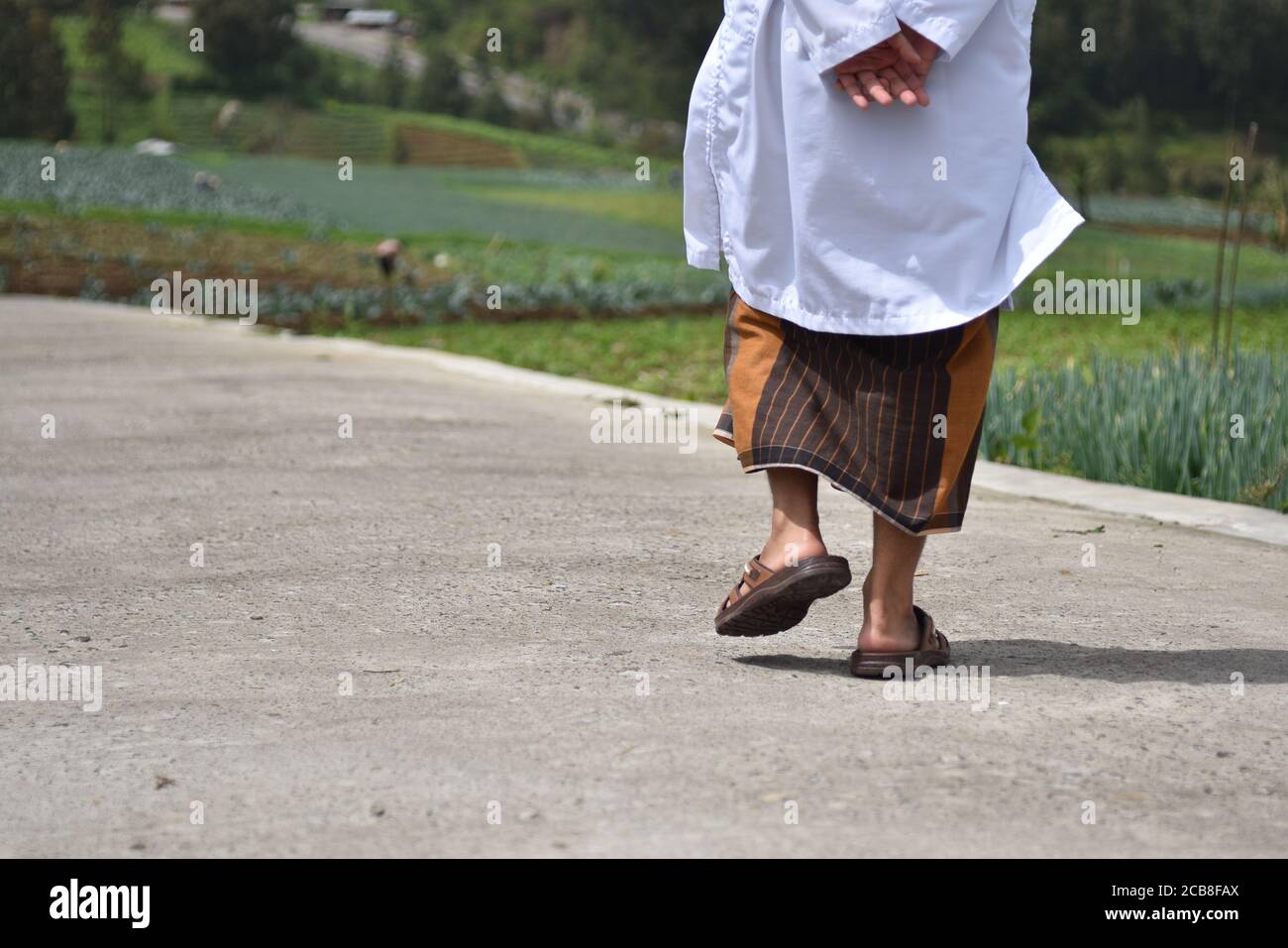 Asian indonesian men wearing sarong hi-res stock photography and images ...