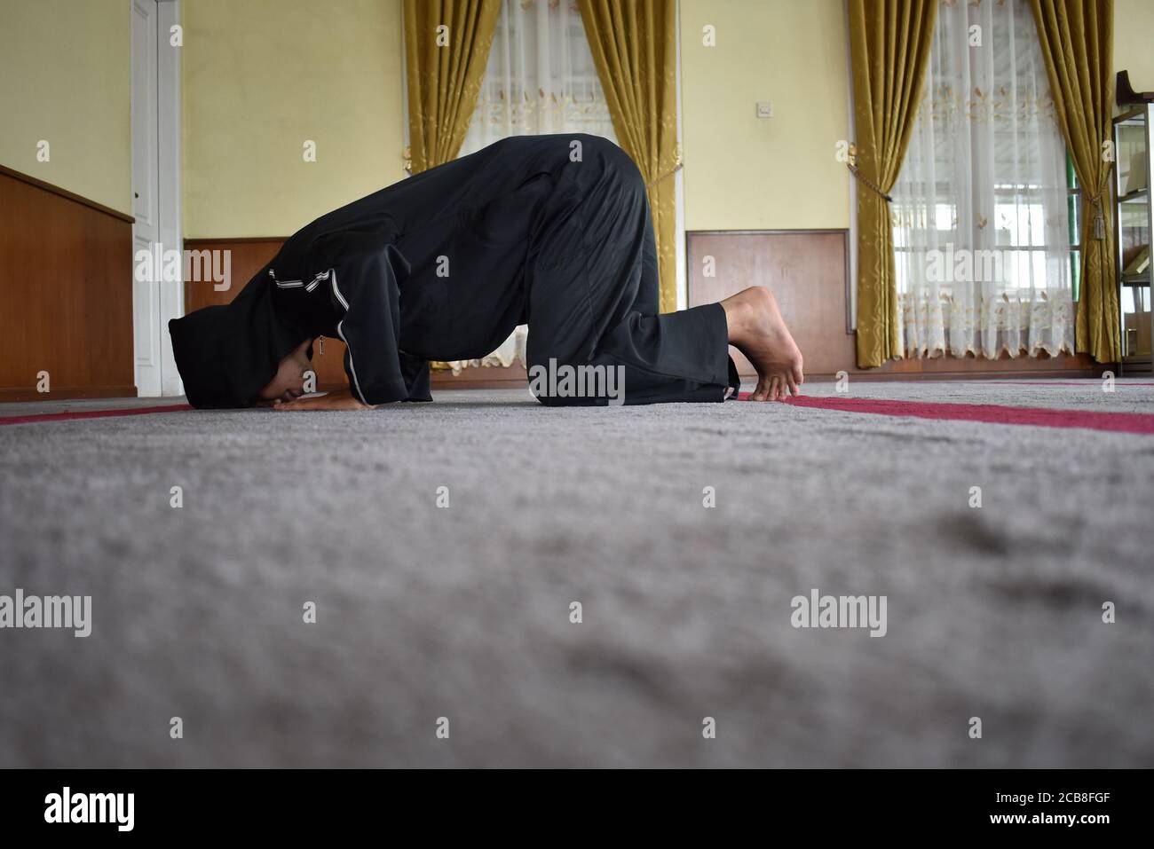 Muslim men praying in sujud / prostration posture Stock Photo - Alamy
