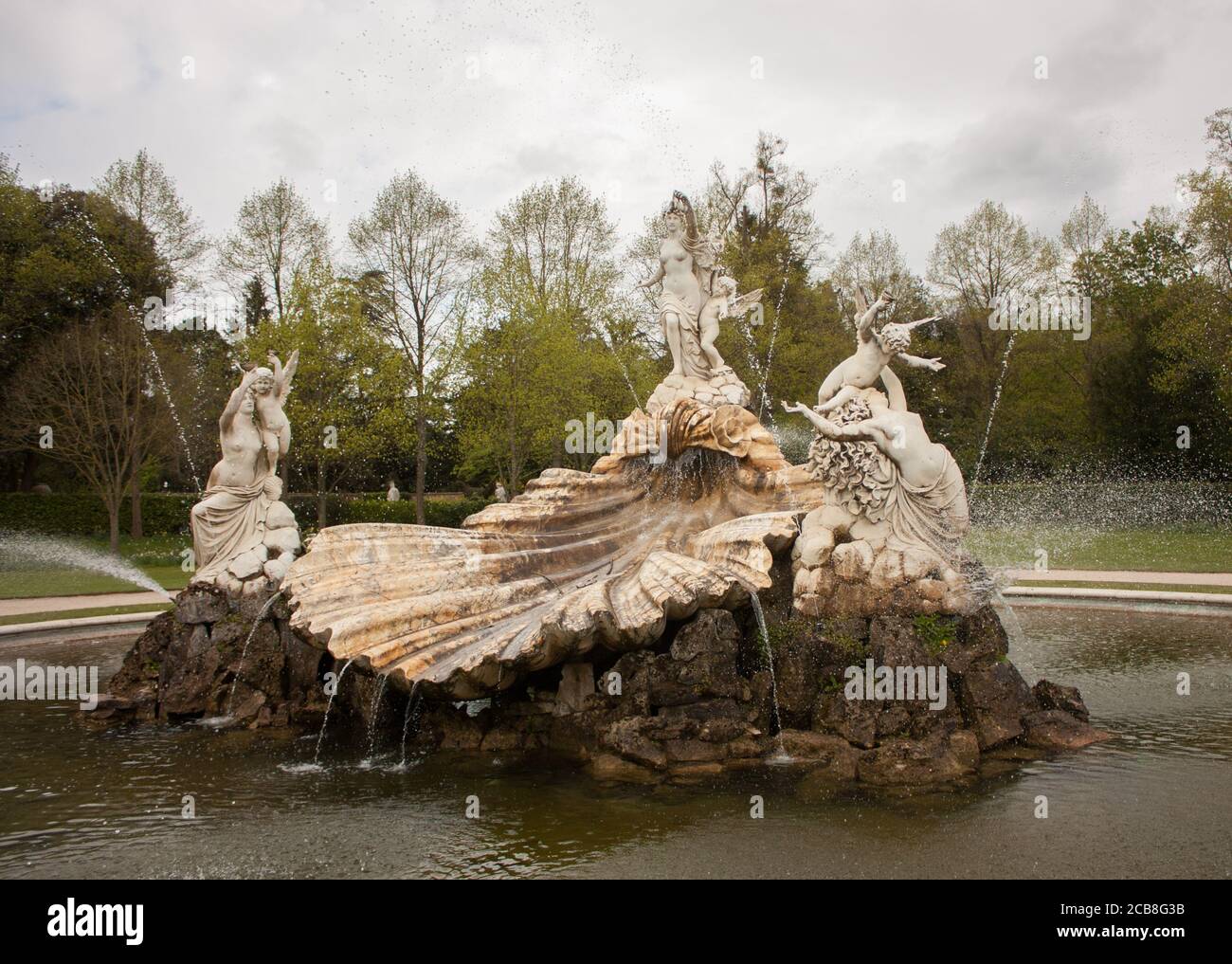 Cliveden House Fountain Stock Photo - Alamy