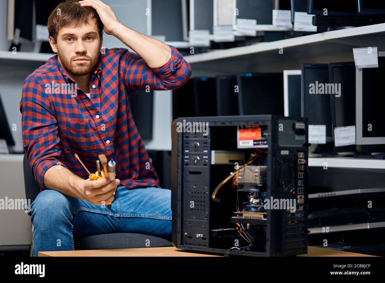 Confused looking computer technician hi-res stock photography and ...