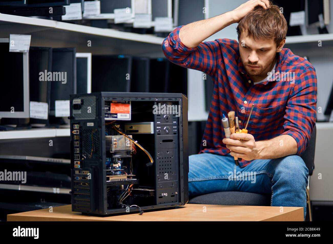 Office worker scratching head hi-res stock photography and images - Alamy