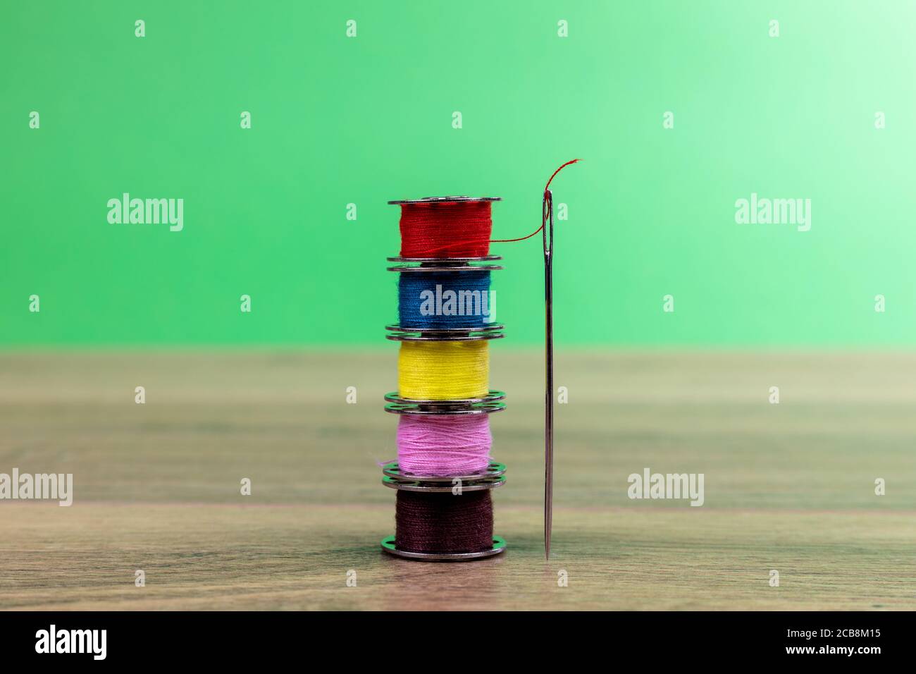 Pile of sewing thread spools hi-res stock photography and images - Alamy
