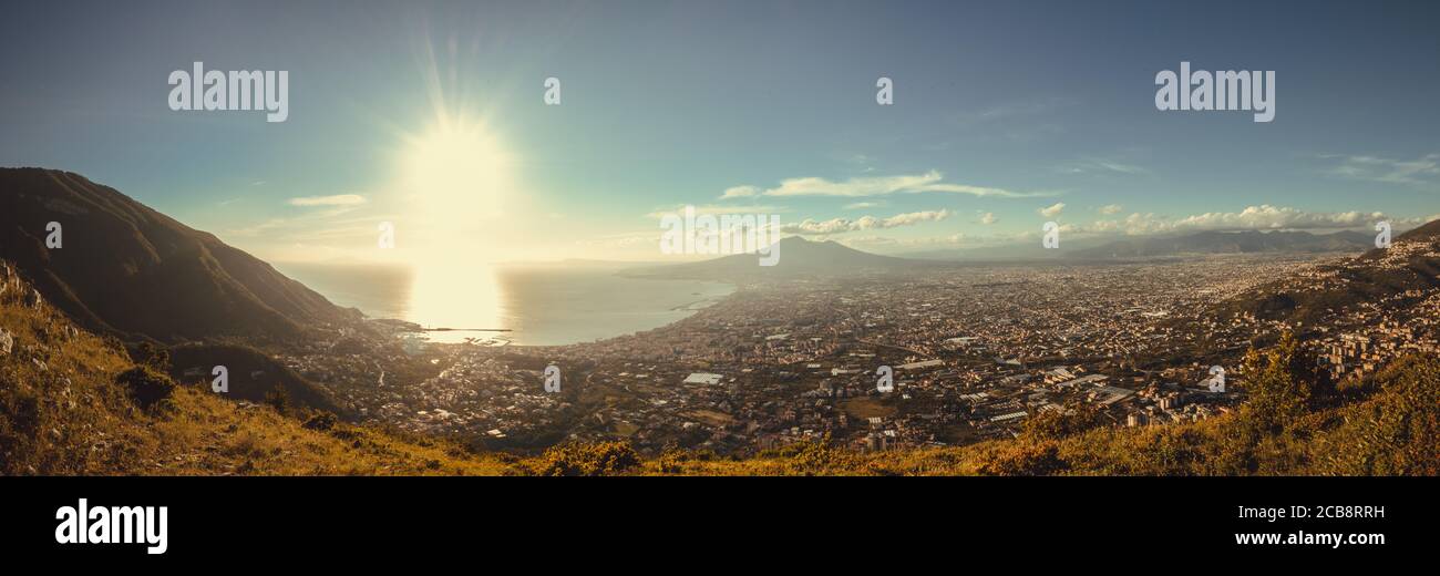 Gulf naples vesuvio castellammare hi-res stock photography and images ...