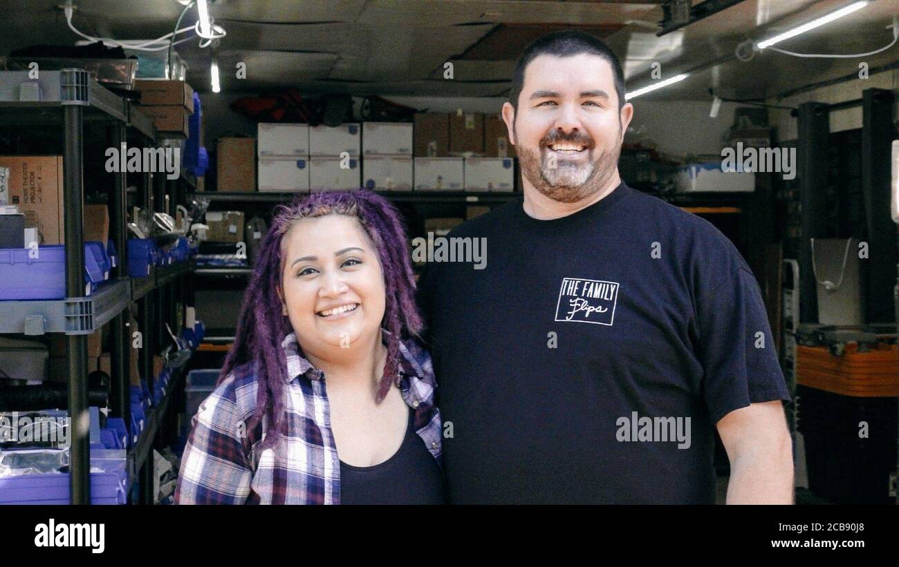 EXTREME UNBOXING, from left: Jessica, Joe, (Season 1, premiered Aug. 4 ...