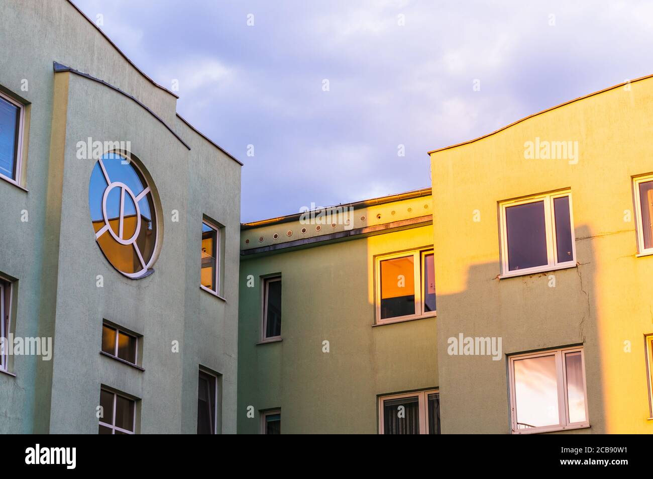 Reflecting sun on windows hi-res stock photography and images - Alamy