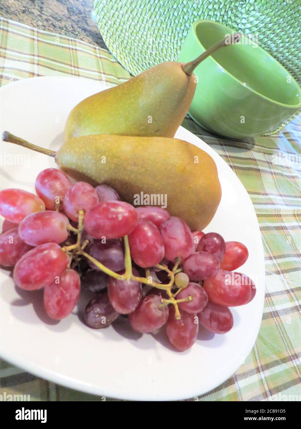 Pears and grapes hi-res stock photography and images - Alamy
