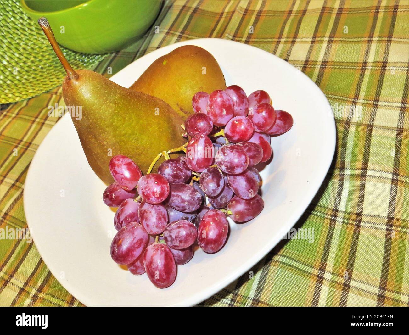 Pears and grapes hi-res stock photography and images - Alamy