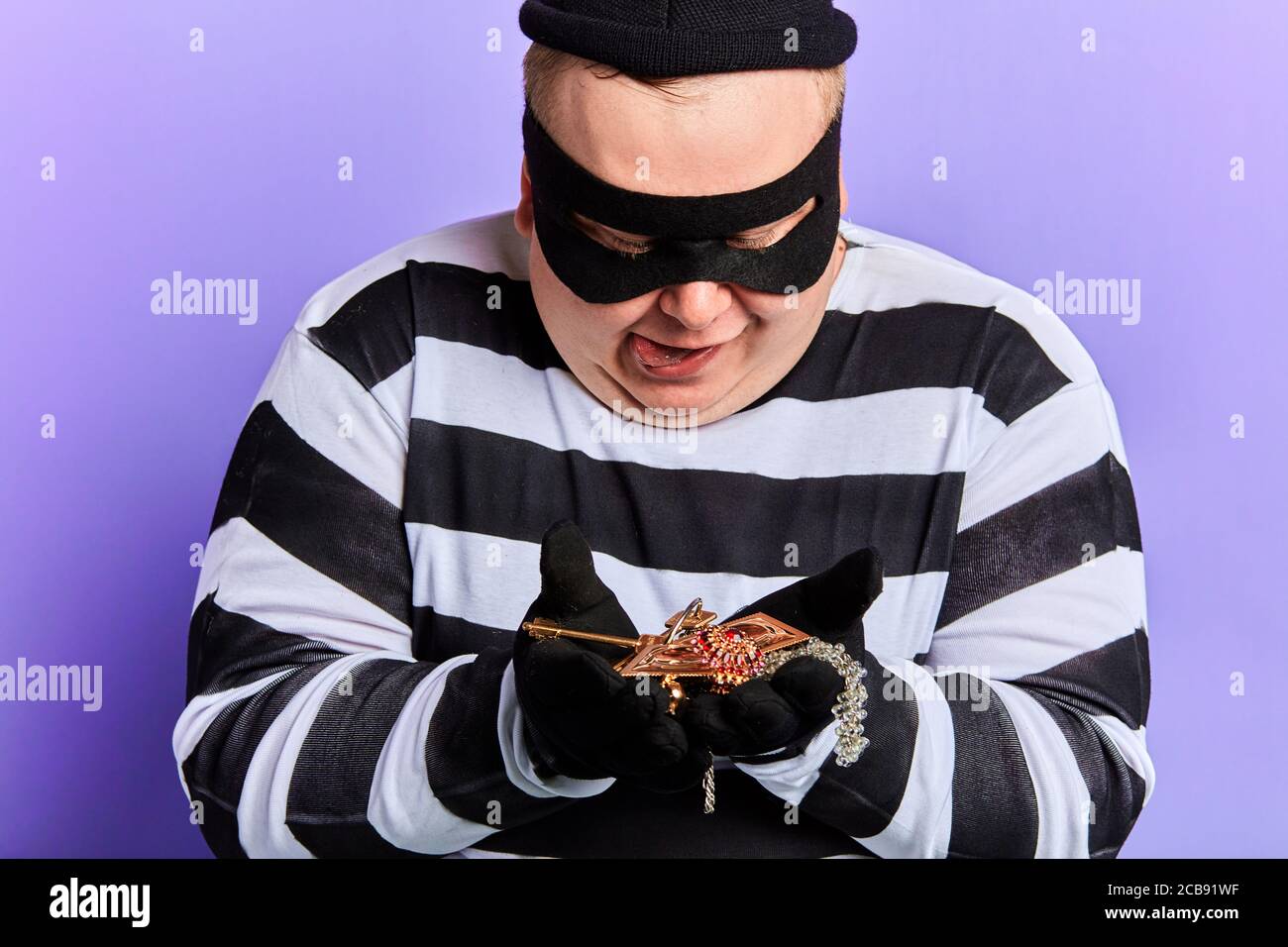 Thief crook hi-res stock photography and images - Alamy