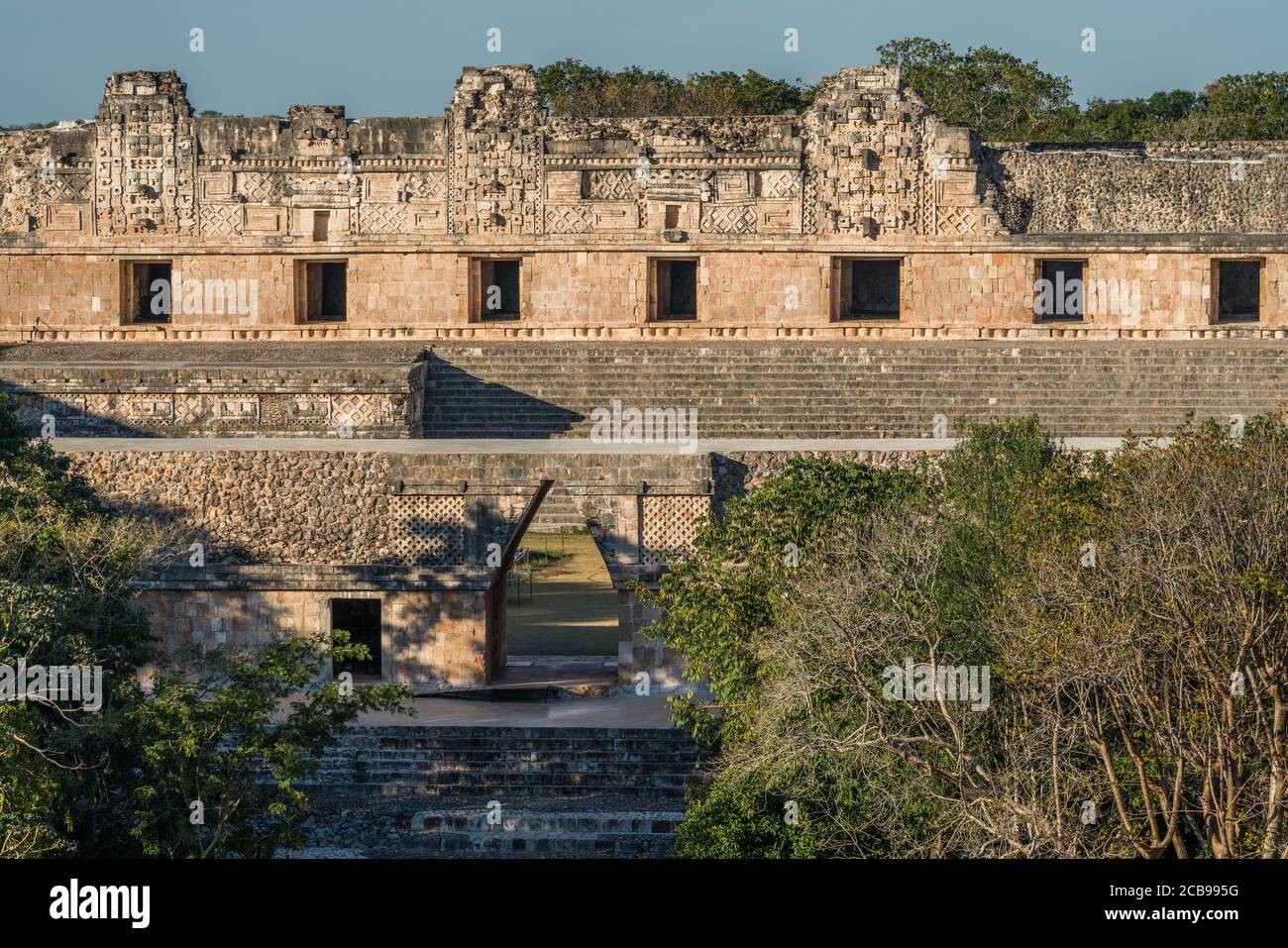Mayan corbel arch hi-res stock photography and images - Alamy