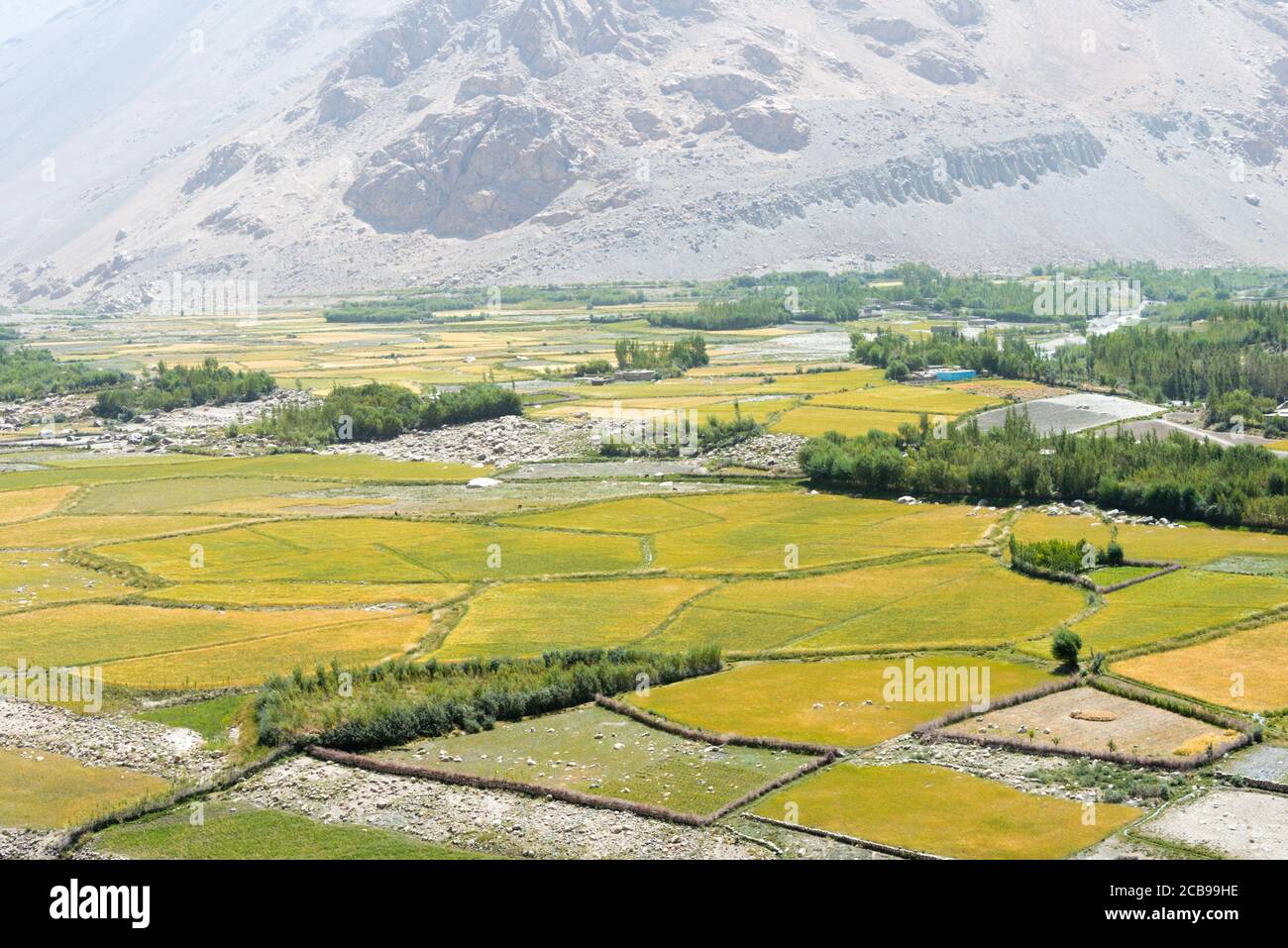 Mountains afghanistan village hi-res stock photography and images - Alamy