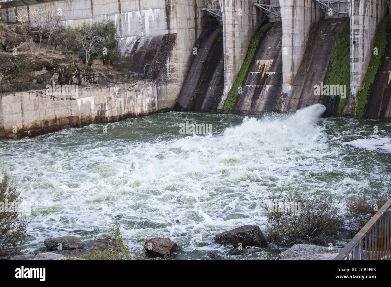Dam releasing water hi-res stock photography and images - Alamy