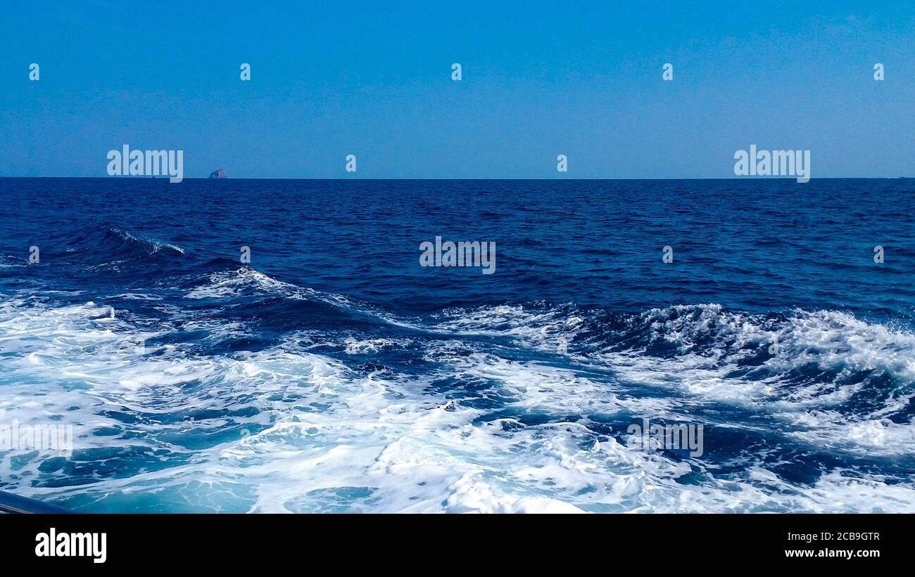 Beautiful Klingking Beach and rocks on the island of Nusa Penida near ...