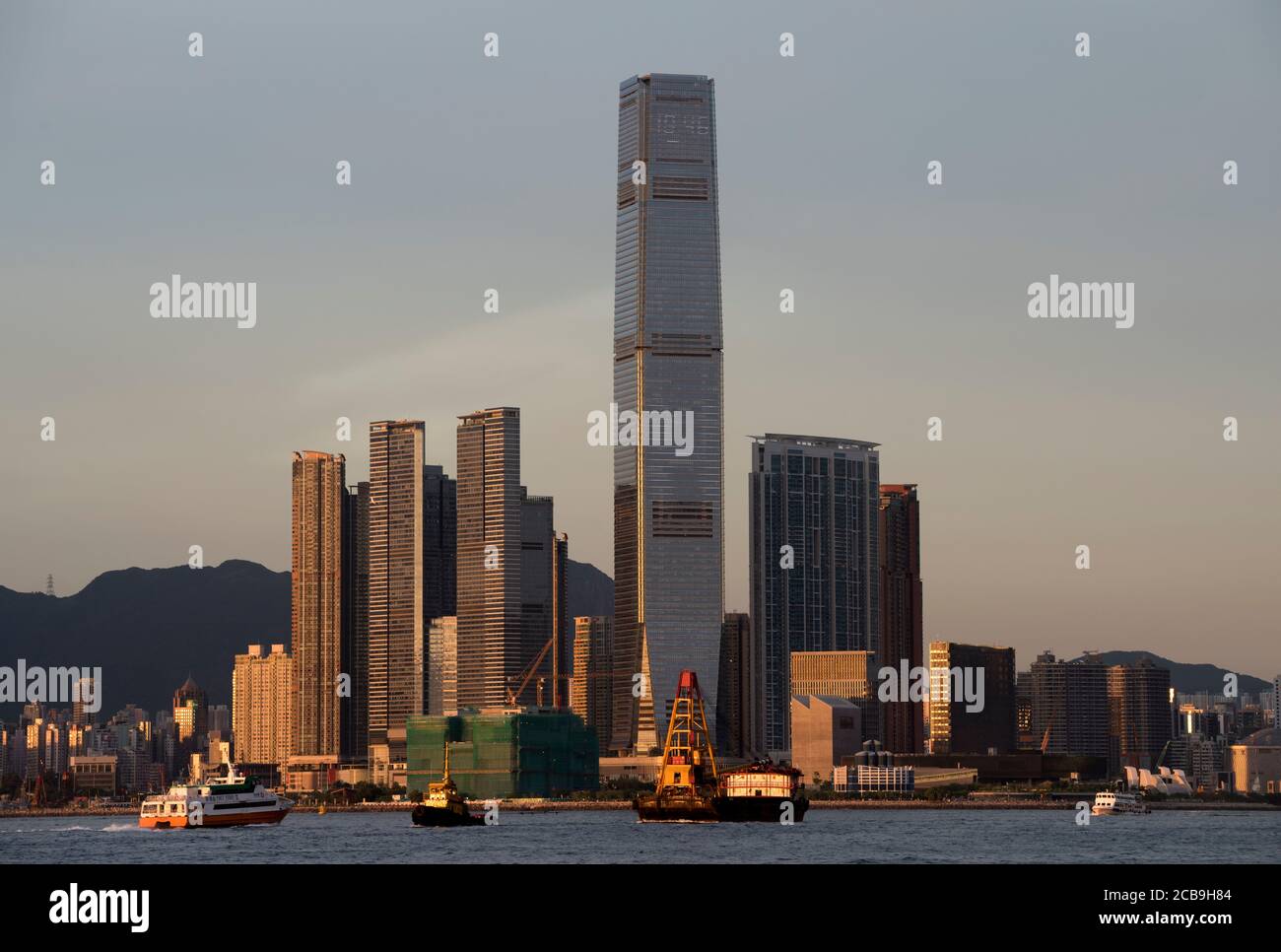 The new Kowloon skyline and Hong Kong's tallest building, The ...