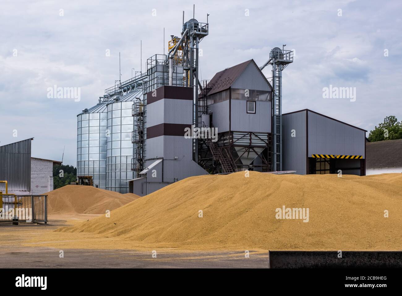 Modern granary hi-res stock photography and images - Alamy
