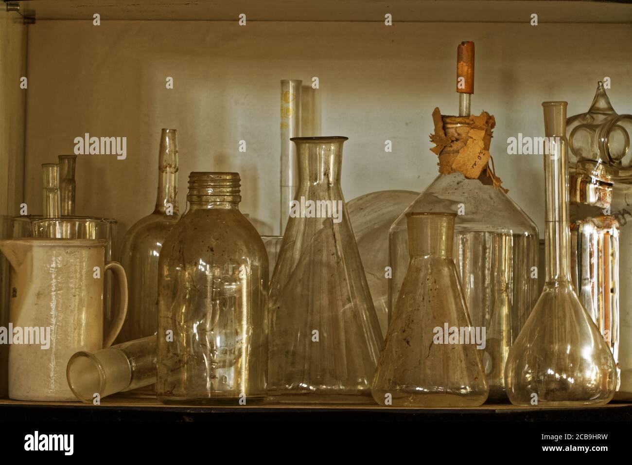 Antique flasks hi-res stock photography and images - Alamy