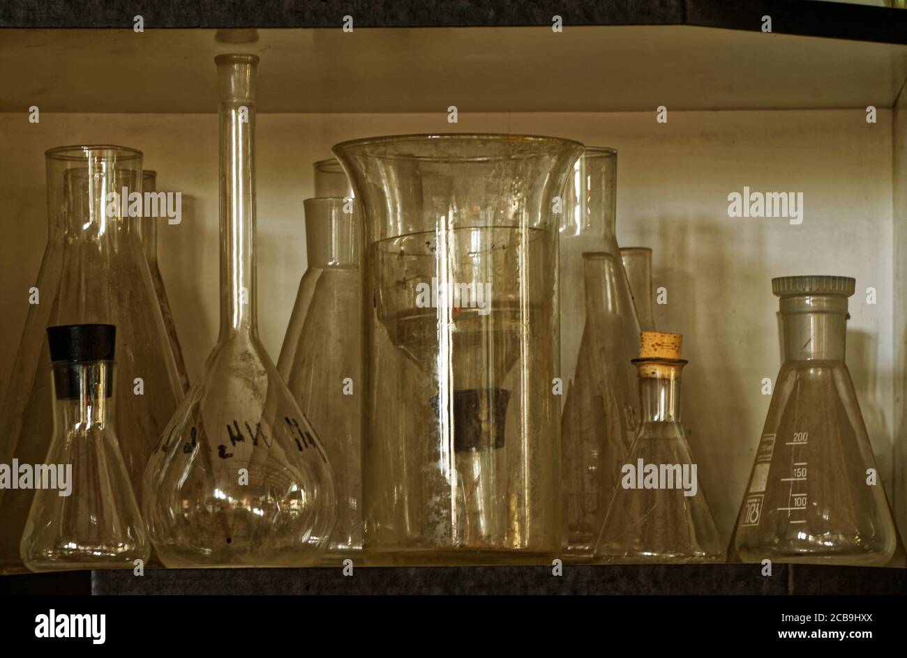 Antique flasks hi-res stock photography and images - Alamy