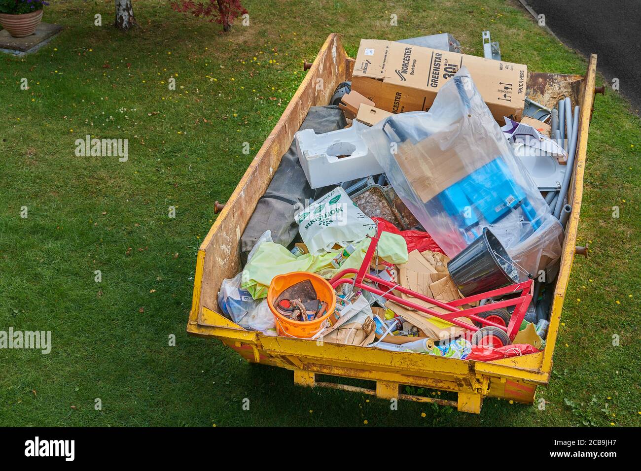Full skip hi-res stock photography and images - Alamy