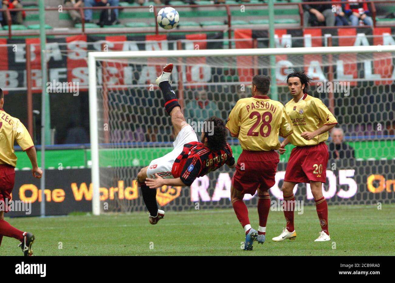 Acrobatic football players hi-res stock photography and images - Alamy