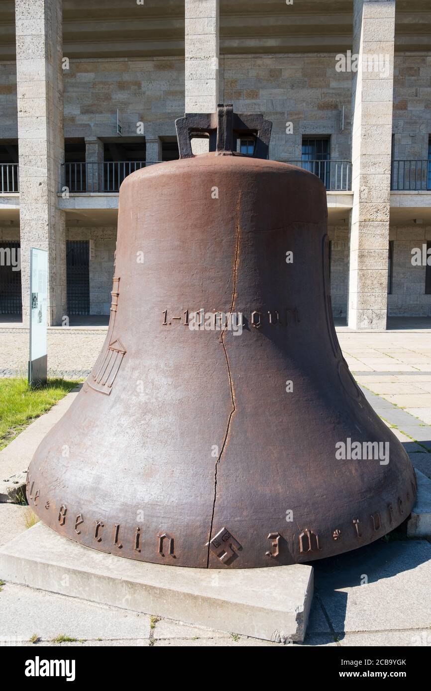Cracked bell hi-res stock photography and images - Alamy