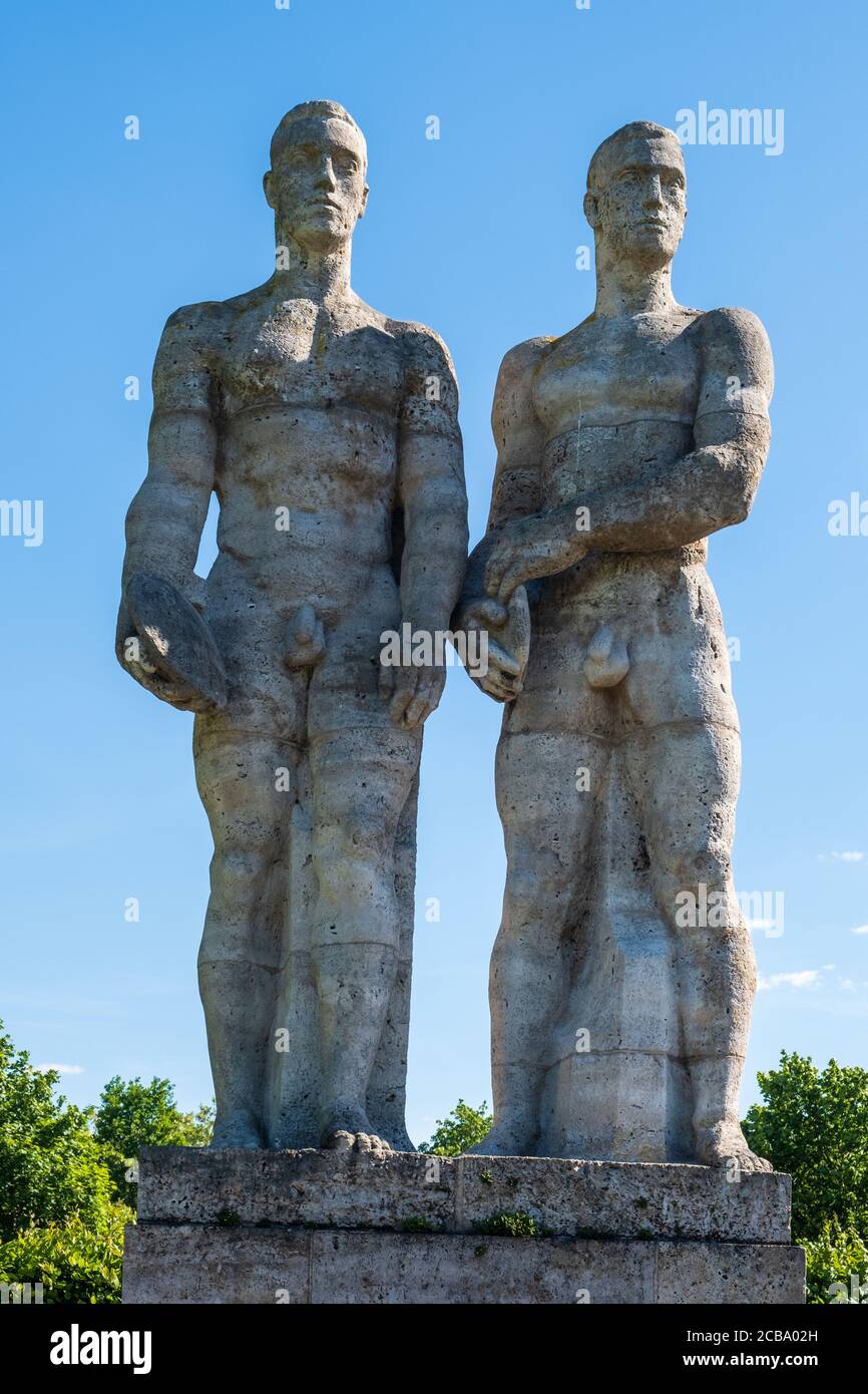 Statues berlin stadium hi-res stock photography and images - Alamy