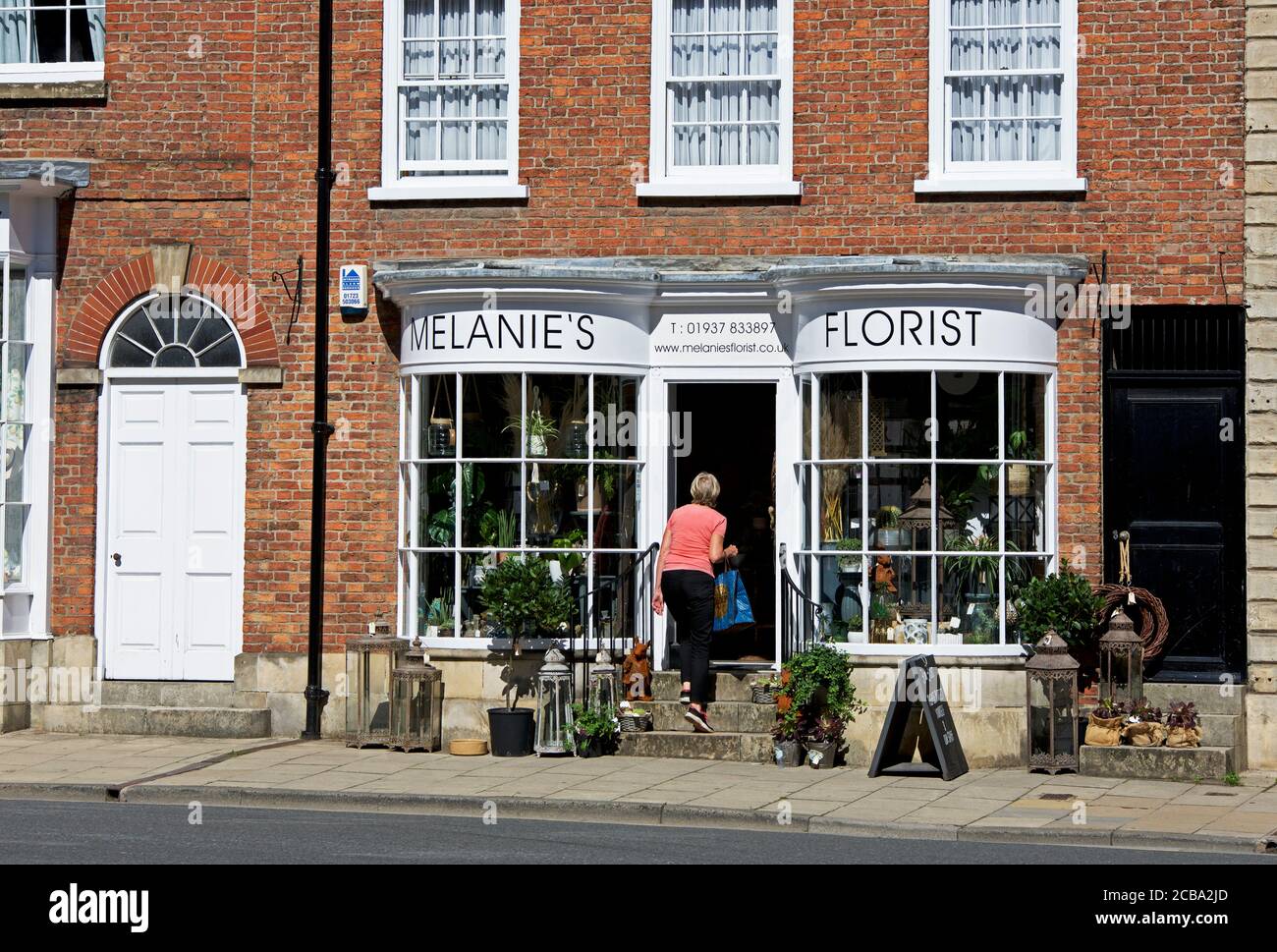 Bridge Street, Tadcaster, North Yorkshire, England UK Stock Photo - Alamy