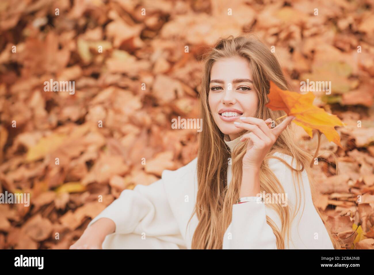 Autumn trend. Beautiful woman fashion model having fun in fall park ...