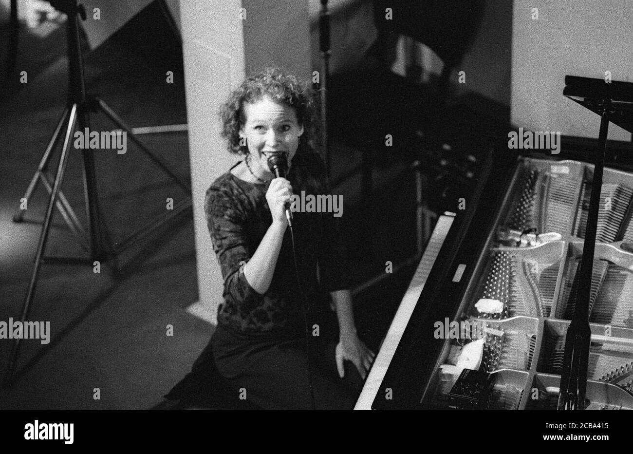 Lynne Arriale, Pizza Express, Maidstone, Kent, July 1985 Stock Photo ...