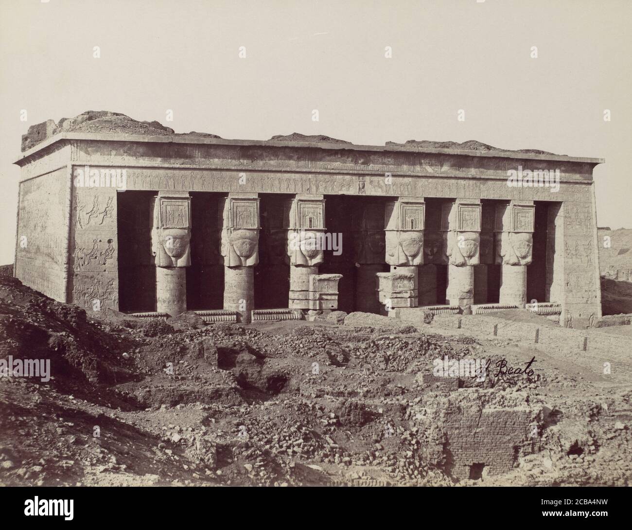 Denderah exterior hi-res stock photography and images - Alamy