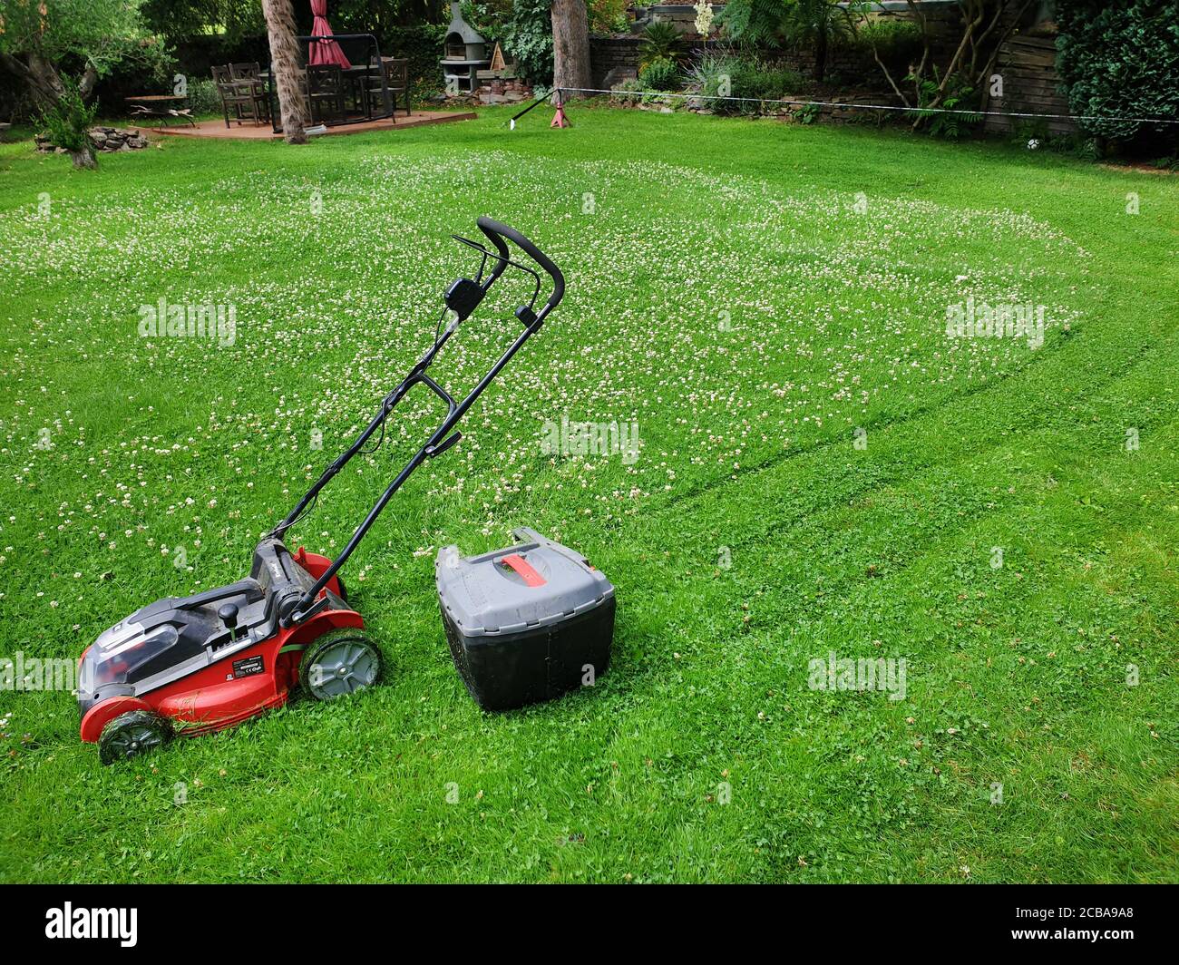 Mown lawns hi-res stock photography and images - Alamy