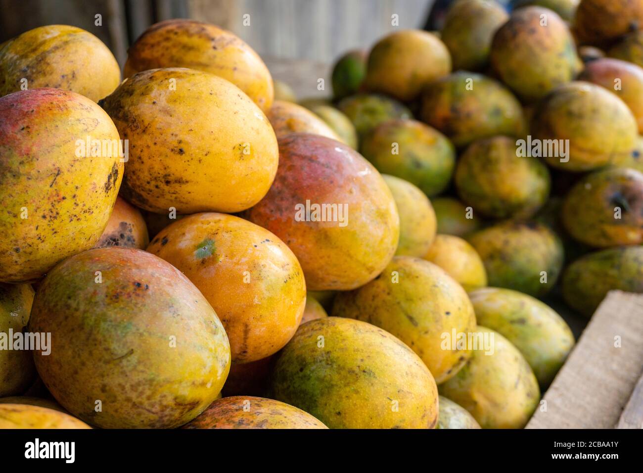 Pile of mangoes hi-res stock photography and images - Alamy