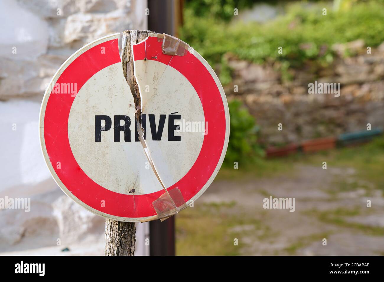 Rusty old no entry sign hi-res stock photography and images - Alamy